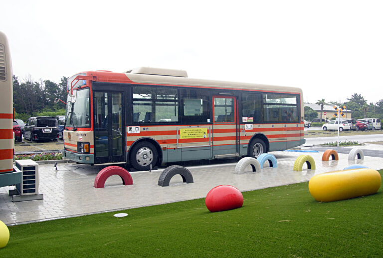 ホテル三日月「三日月竜宮城駅」の保存バスを紹介 | バスファン（BUSFAN）