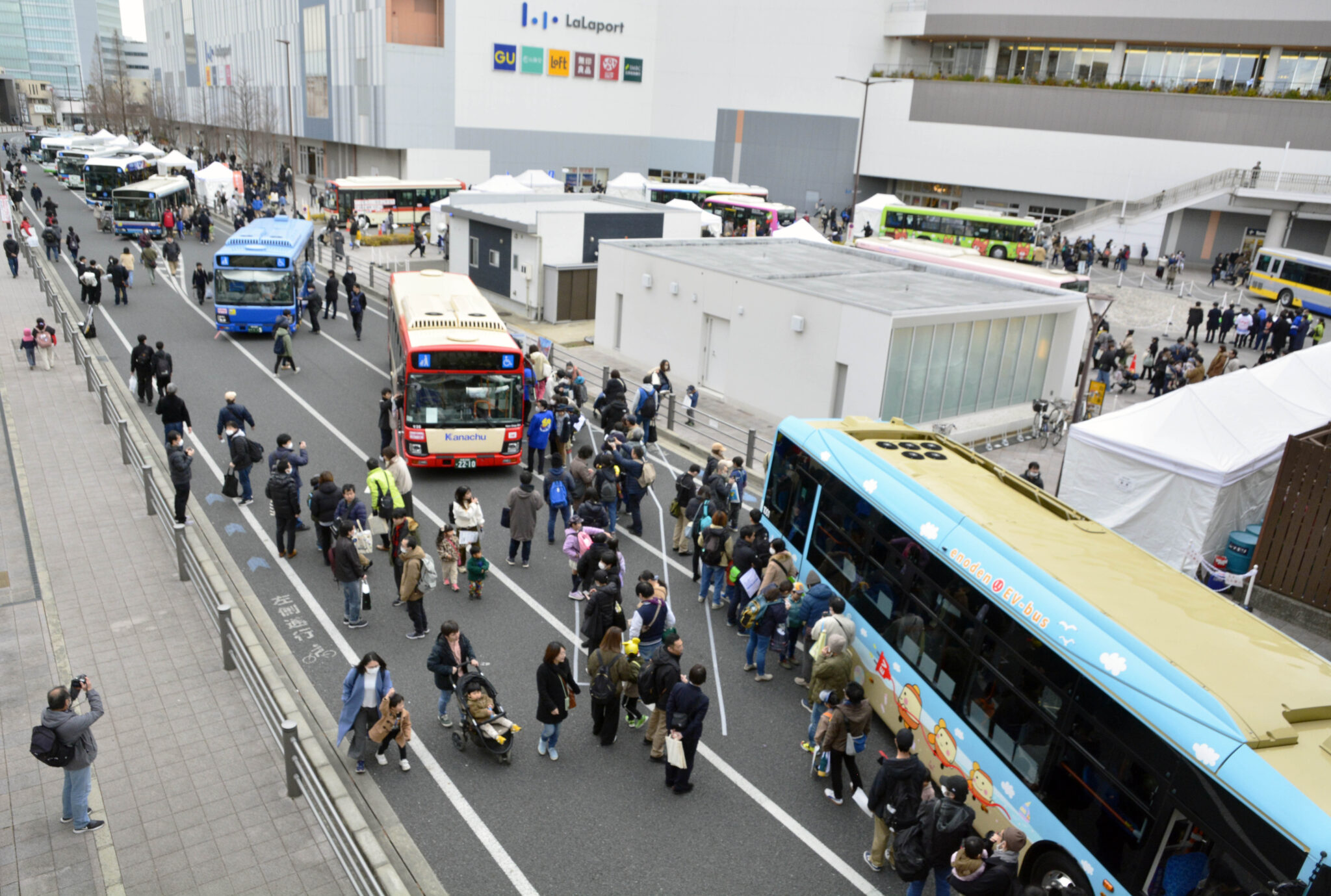 神奈川県バス協会主催 バス利用感謝デー2024参加EV車両を紹介 | バスファン（BUSFAN）